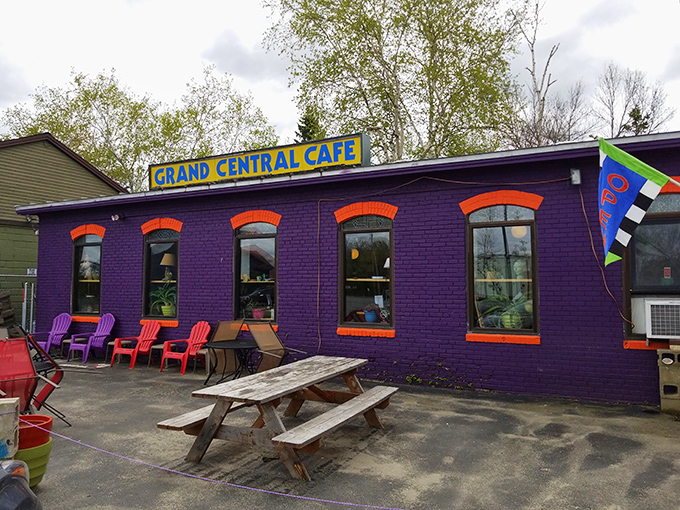 Vibrant, quirky, and bursting with flavor. Grand Central is the cool art teacher of Maine's pizza scene.