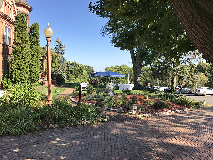 Part B&B, part time machine, Henderson Castle lets you live out your royal fantasies &ndash; complete with modern plumbing!