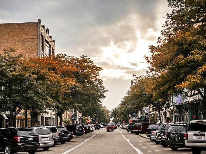 Big Red Lighthouse: Holland's iconic beacon. It's like a postcard come to life, complete with Lake Michigan's photobombing waves.