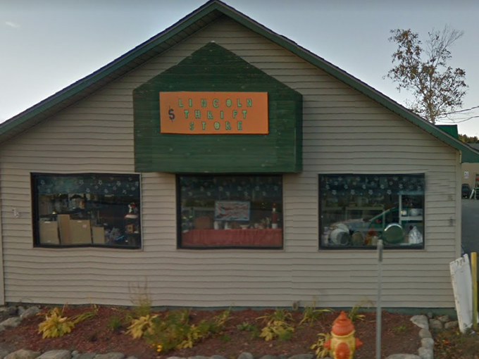 Beige on the outside, Aladdin's cave on the inside. Prepare for a magic carpet ride through aisles of secondhand wonders!