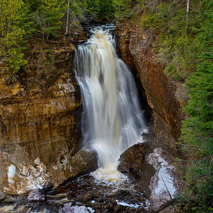 Miners Falls viewing platform: Front-row seats to nature's own blockbuster. It's got more action than a summer thriller, minus the predictable plot.