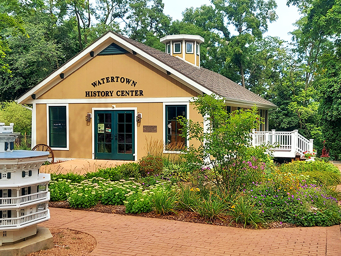 Geometry meets architecture at the Octagon House. It's the 1850s version of thinking outside the box.