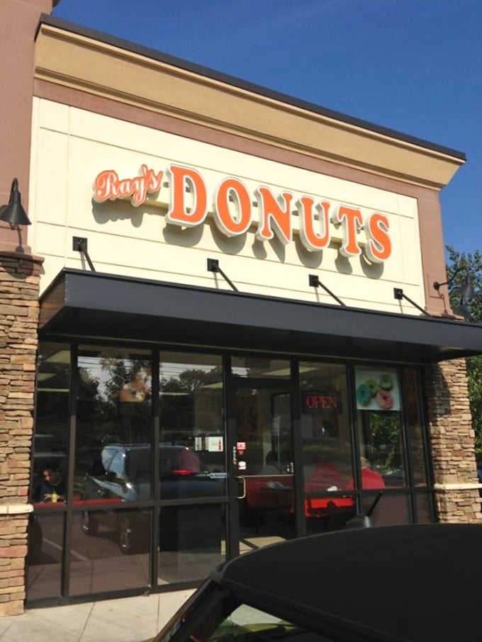 Simplicity is the ultimate sophistication &ndash; especially when it comes to donuts! Ray's proves that good things come in plain packages.