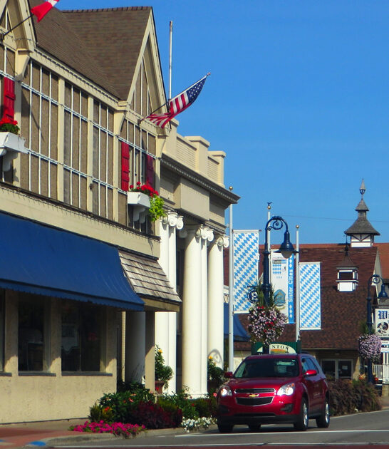 charming towns michigan getaways ftr