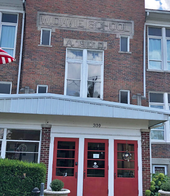 classroom themed inn illinois ftr