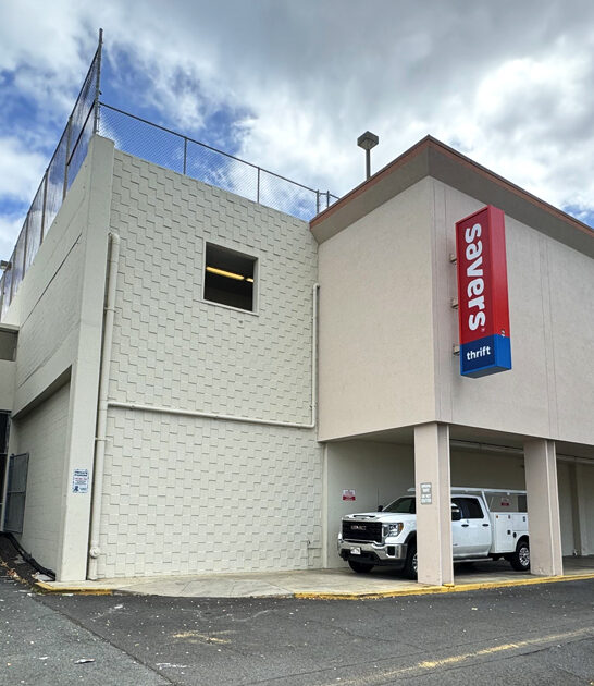 enormous thrift store hawaii ftr