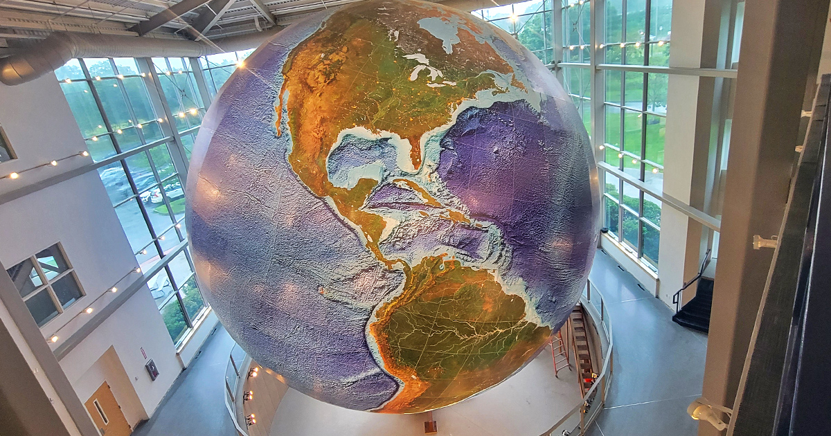 This 3-Story Rotating Globe In Maine Is The Largest On Earth And It's ...