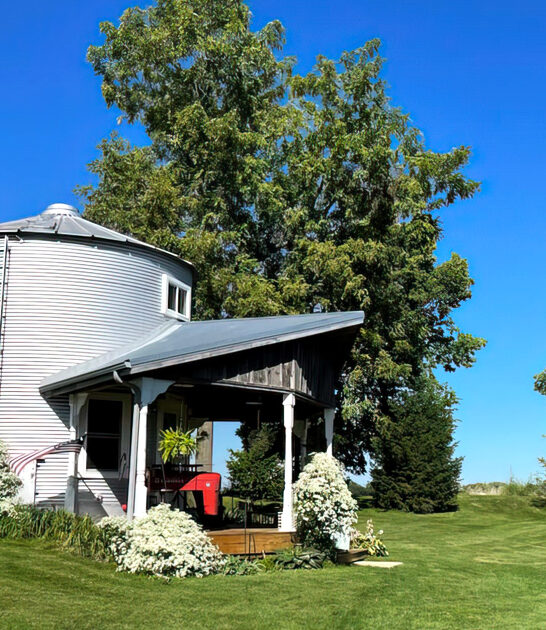 odd bed breakfast illinois ftr