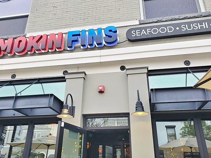 Smokin Fins: Where the Rockies meet the sea! This seafood oasis in Littleton is about to reel you in with its ocean-fresh delights.