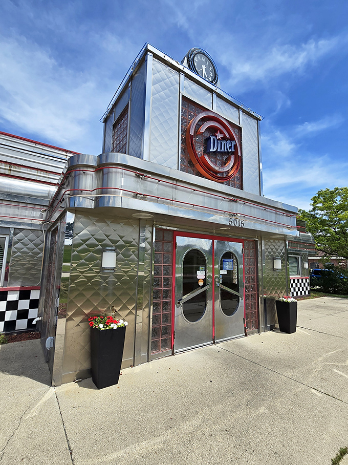 A chrome-plated time machine? Nope, just Pleasant Hill Diner! This shiny beacon of nostalgia serves up more than just meals &ndash; it's dishing out memories with a side of small-town charm.