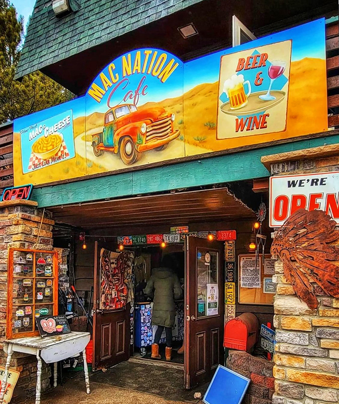 A cheesy oasis in the pines! Mac Nation Cafe's rustic exterior beckons comfort food lovers with the promise of gooey goodness and mountain charm.
