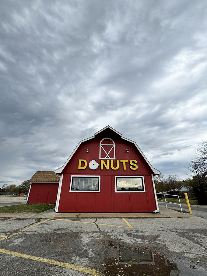The iconic red barn stands proudly against the Arkansas sky, a beacon of breakfast bliss that practically screams "donuts happen here!"