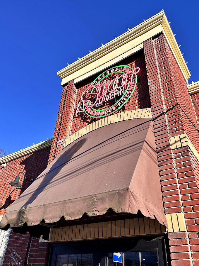 A beacon of cheesy delight! Star Tavern's neon sign promises pizza paradise, beckoning hungry souls like a moth to a flame.