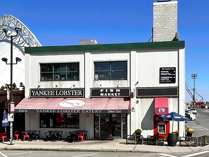 A seafood lover's paradise awaits! Yankee Lobster's unassuming exterior belies the oceanic treasures within. It's like finding Atlantis in Boston's Seaport District. 