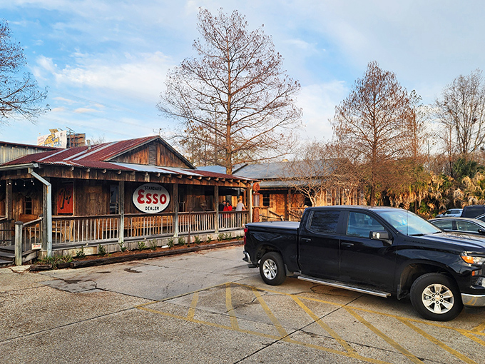 Rustic charm meets seafood paradise! Parrain's exterior looks like a cozy cabin that took a wrong turn and stumbled into Baton Rouge's culinary scene.