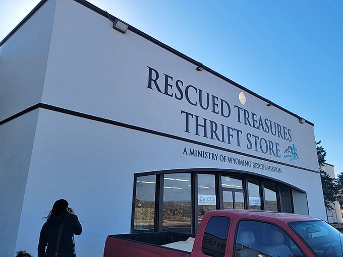 A thrifter's paradise awaits! This clean, white exterior is like a blank canvas, ready to be filled with the colorful stories of treasures inside.