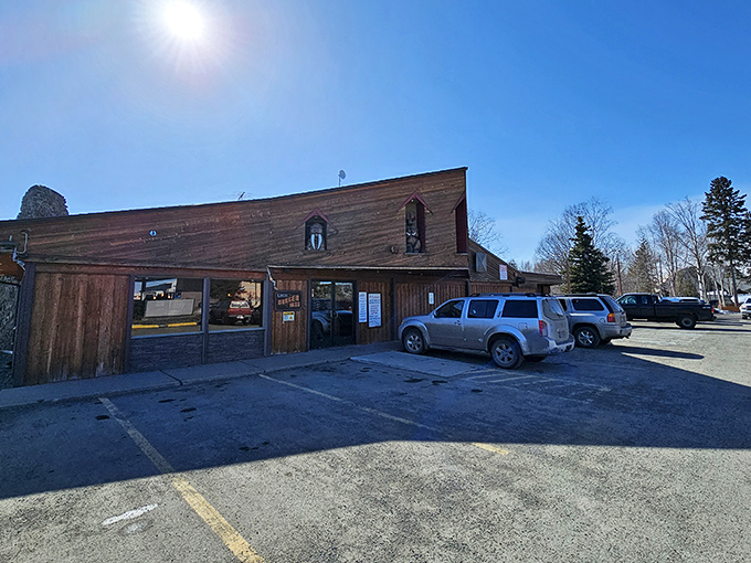 Rustic charm meets burger paradise! This wooden wonder looks like it was plucked from a frontier town and dropped into modern-day Anchorage.