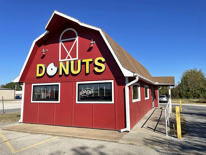 The iconic red barn stands proudly against the Arkansas sky, a beacon of breakfast bliss that practically screams "donuts happen here!"