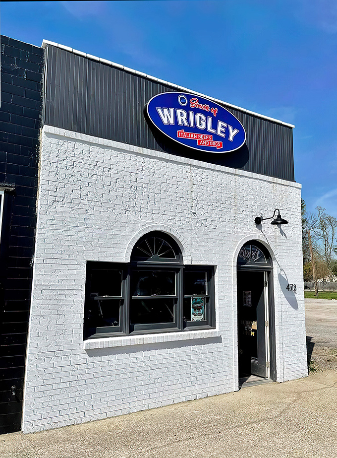 A slice of Chicago in the Bluegrass State! South of Wrigley's iconic blue sign promises Windy City delights that'll make your taste buds do the happy dance.