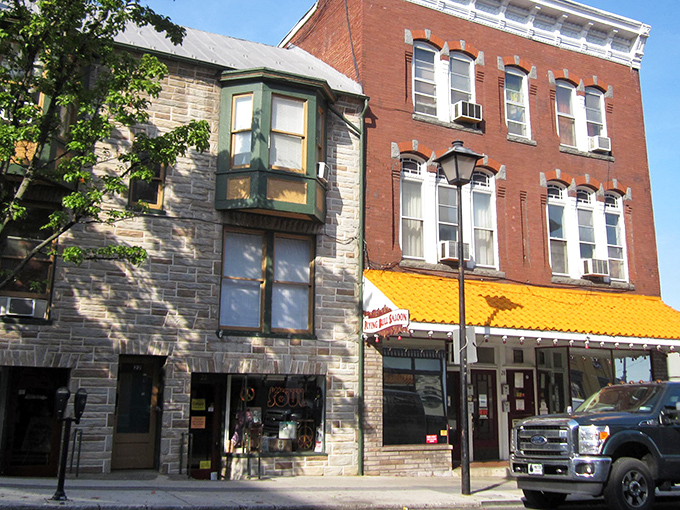 Step into a time warp! Gettysburg's main street is like a Norman Rockwell painting come to life, with a dash of stars and stripes for good measure.