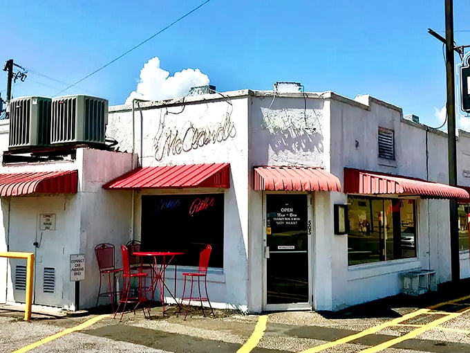 The unassuming white building with its vintage neon sign has been a Hot Springs landmark since 1928. No fancy facade needed when the smoke speaks for itself.