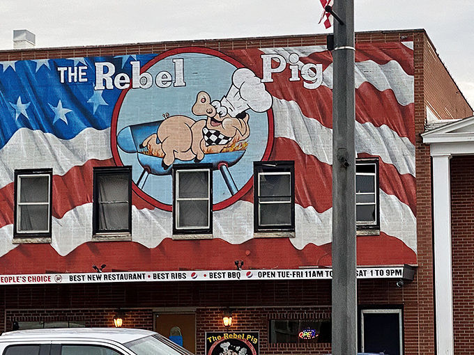 The patriotic pig has landed! This eye-catching mural promises smoky delights within&mdash;like a meaty Statue of Liberty beckoning the hungry masses.