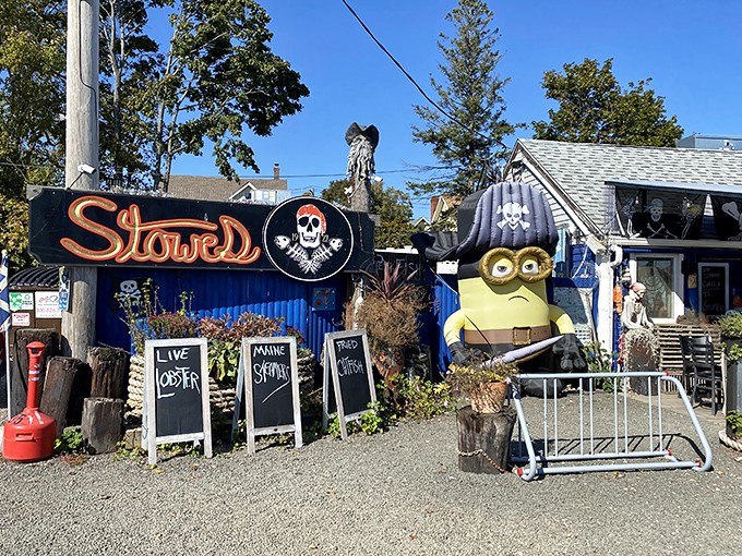 Ahoy, matey! Stowe's Seafood beckons with its pirate-themed charm and promises of oceanic treasures. Who knew Davy Jones' locker could be so delicious?