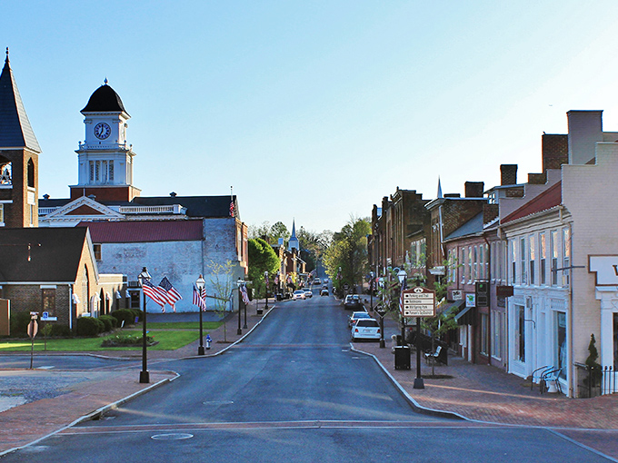 Step into a Norman Rockwell painting come to life! Jonesborough's Main Street is where history and charm collide, serving up a slice of Americana with a side of Southern hospitality. 
