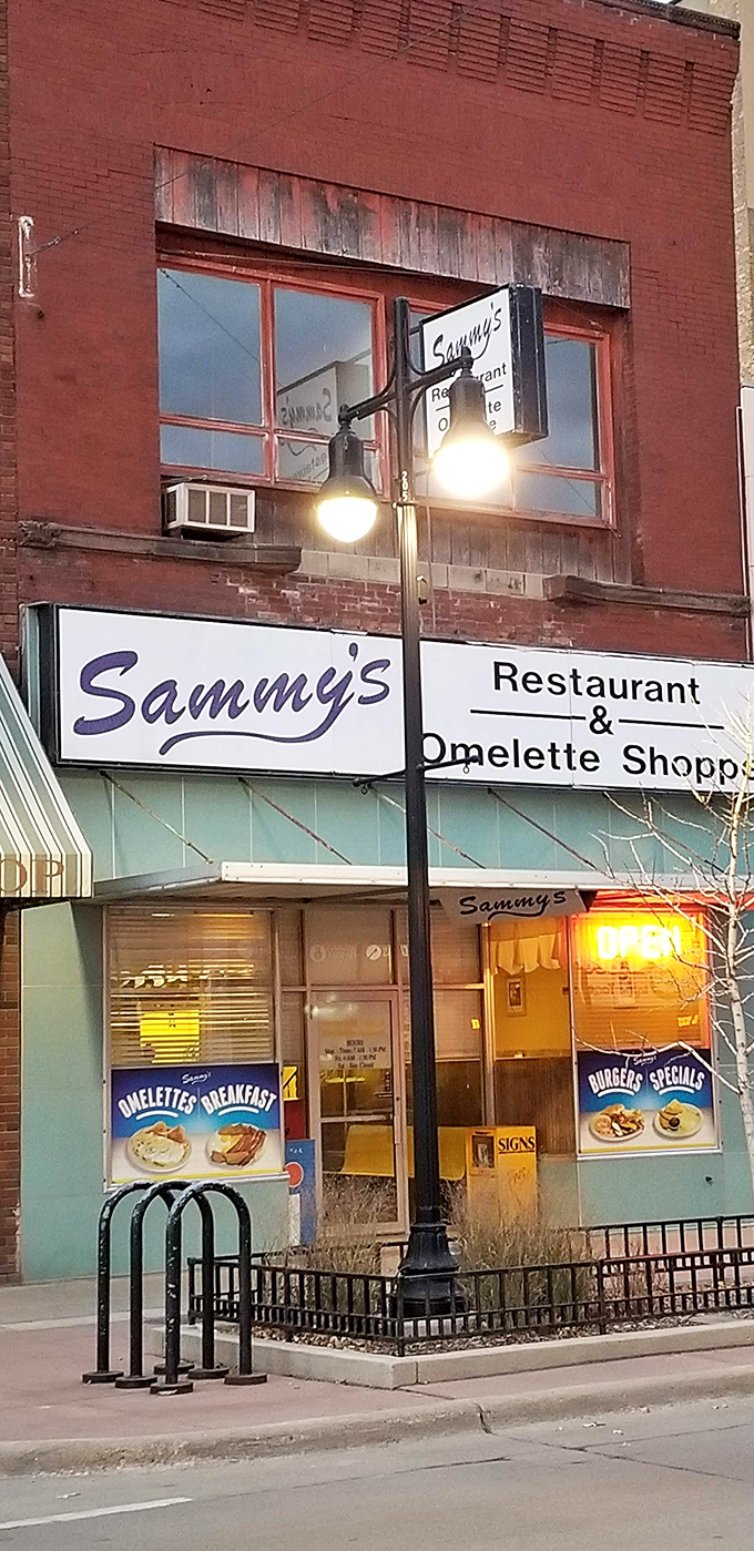 Welcome to Sammy's, where the neon "OPEN" sign isn't just an invitation&mdash;it's a siren call for breakfast lovers everywhere.