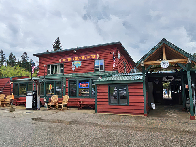 A red-painted oasis in the Black Hills! Cheyenne Crossing Store beckons like a friendly neighbor, promising comfort food and cozy vibes.