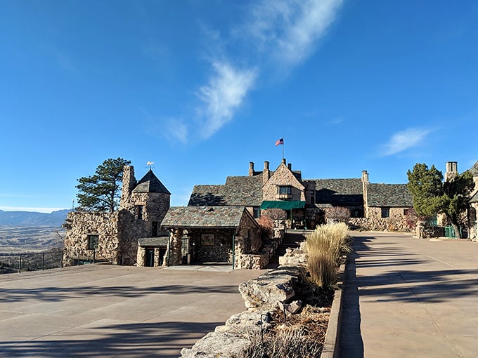 A castle in Colorado? You're not seeing things! This stunning stone fortress brings a slice of European grandeur to the American West.