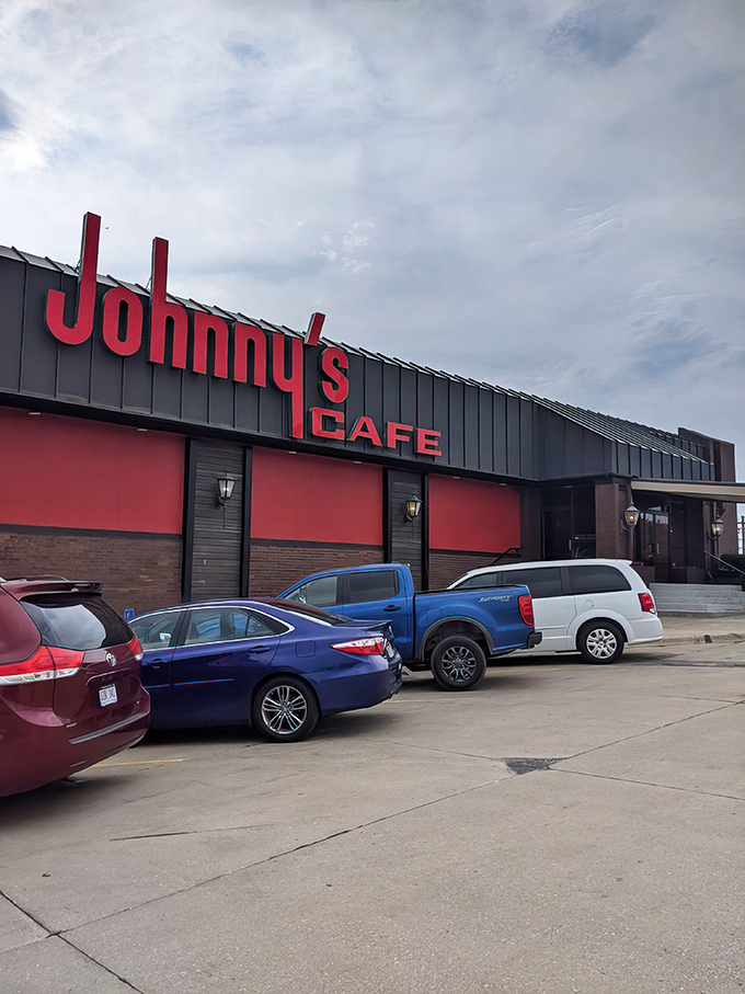 Johnny's Cafe stands ready to satisfy your carnivorous cravings. This isn't just dinner; it's a pilgrimage for prime rib devotees.