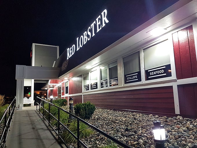 A beacon of seafood salvation! Red Lobster's exterior promises a coastal escape in the heart of Rapid City.
