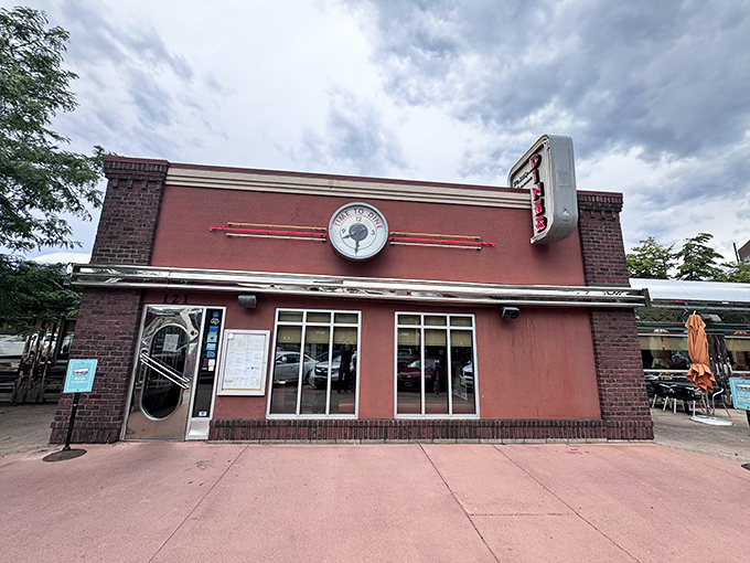 Step back in time! This salmon-pink facade isn't just a building, it's a portal to the golden age of chrome and vinyl.