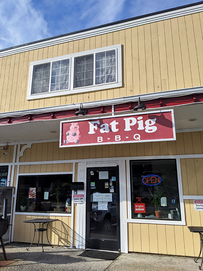 Welcome to BBQ paradise! Fat Pig BBQ's cheerful yellow exterior and pink sign promise smoky delights that'll make your taste buds do a happy dance. 