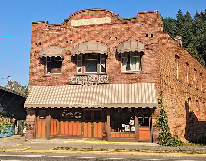 A slice of small-town Americana with a side of pizza perfection. The Carlson Block stands proud, beckoning hungry travelers with its timeless brick facade and promise of culinary delights.