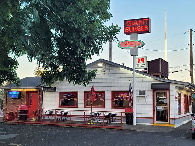 Step into a time machine disguised as a burger joint! Giant Burger's retro charm will transport you back to the days when calories were just numbers and neon signs ruled the night.