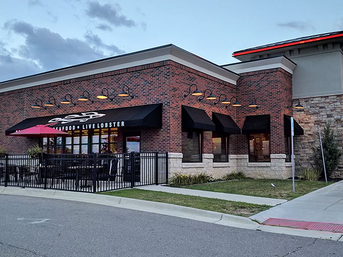 A seafood oasis in the heart of Michigan? Lucky's Blind Fish Grill proves that great catches aren't just found on the coasts. This brick-and-awning beauty is ready to reel you in!