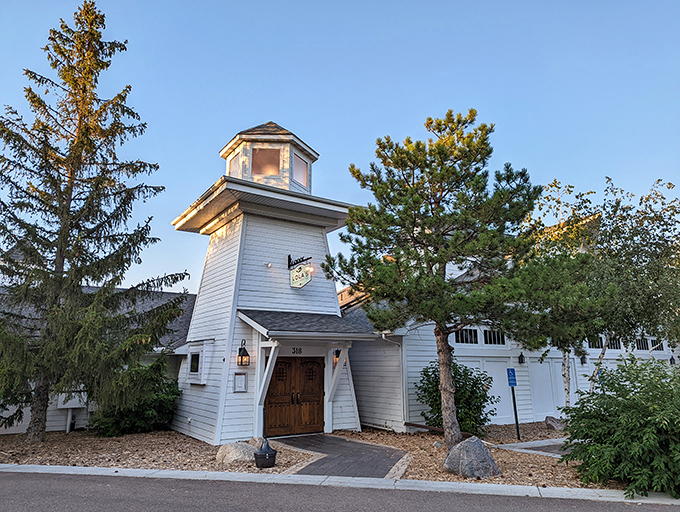 A lighthouse in Minnesota? Nope, just Lola's Lakehouse standing tall and proud, beckoning hungry sailors (and landlubbers) to its shores.