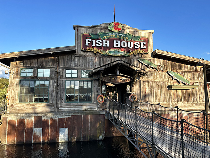 Ahoy, seafood lovers! This rustic gem looks like it was plucked from a coastal village and dropped in the Ozarks. Talk about a fish out of water!