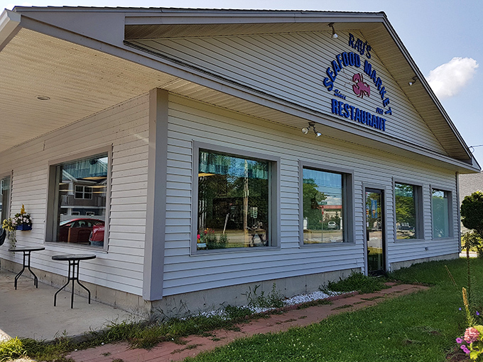 A seafood oasis in landlocked Vermont? Ray's proves that sometimes, the best catches come from the most unexpected places!