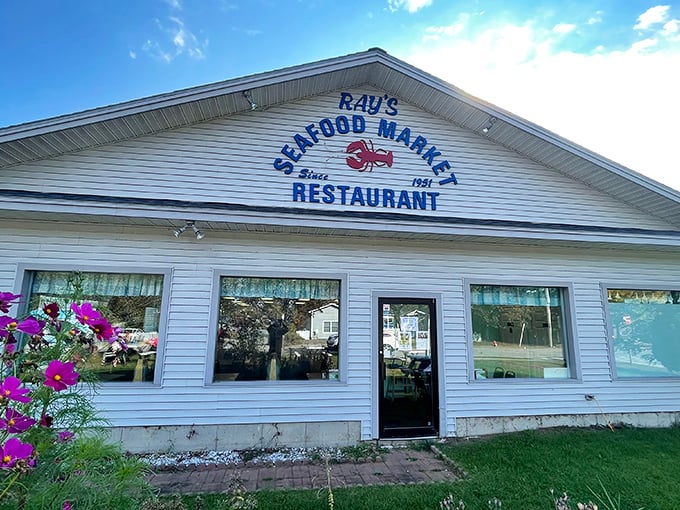 A seafood oasis in landlocked Vermont? Ray's proves that sometimes, the best catches come from the most unexpected places!