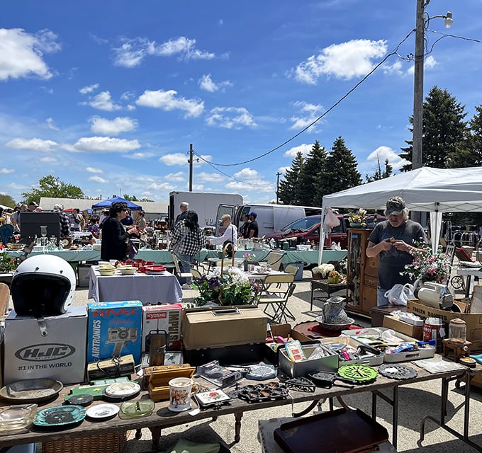 Step into a bargain hunter's paradise! The Kane County Flea Market sprawls under blue skies, promising treasures as vast as the Illinois prairie.