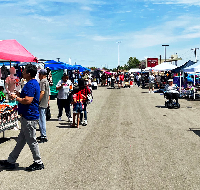 Step right up to the bargain bonanza! This flea market is like a real-life treasure hunt, minus the eye patches and parrots.