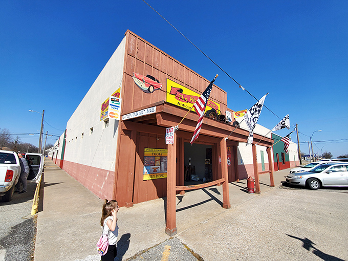 Step right up to the Hitch N Post, where Route 66 meets retail therapy! This rustic facade promises a treasure trove of nostalgia and unexpected finds inside.