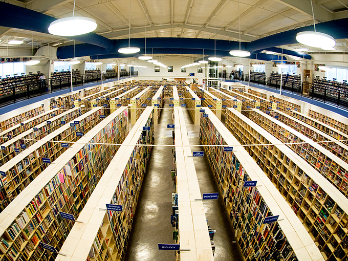 Welcome to the Wonderland of Words! McKay's Knoxville is a bibliophile's dream come true, with aisles that stretch as far as the eye can see. 