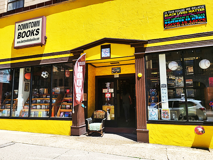 A literary oasis in a sea of concrete! Downtown Books' vibrant yellow exterior is like a beacon for bibliophiles, promising adventures within its walls.