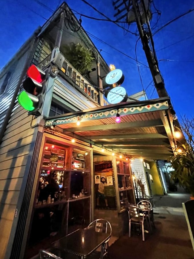 "Welcome to the Wonderland of Weird!" Jacques-Imo's exterior is like a Mardi Gras float that decided to settle down and open a restaurant.