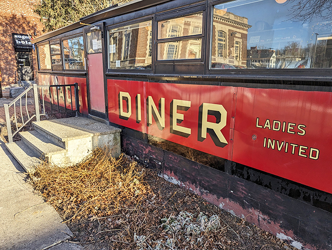 All aboard the flavor express! This vintage railcar-turned-diner is serving up nostalgia with a side of modern culinary magic.