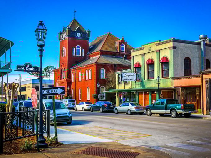 Step back in time on Natchitoches' brick-paved streets. It's like Mayberry, but with better food and a dash of Creole spice!